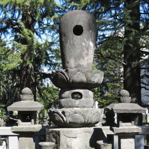 無縫塔とは何か？意味を簡単に解説します｜用語集｜やさ終